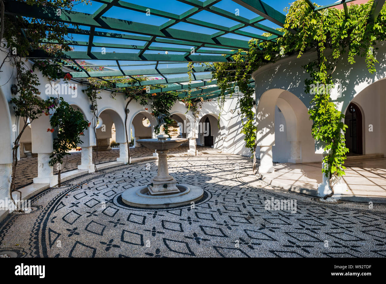 Kalithea Quellen Therme Schönes, typisch griechische Innenraum, Rhodos ...