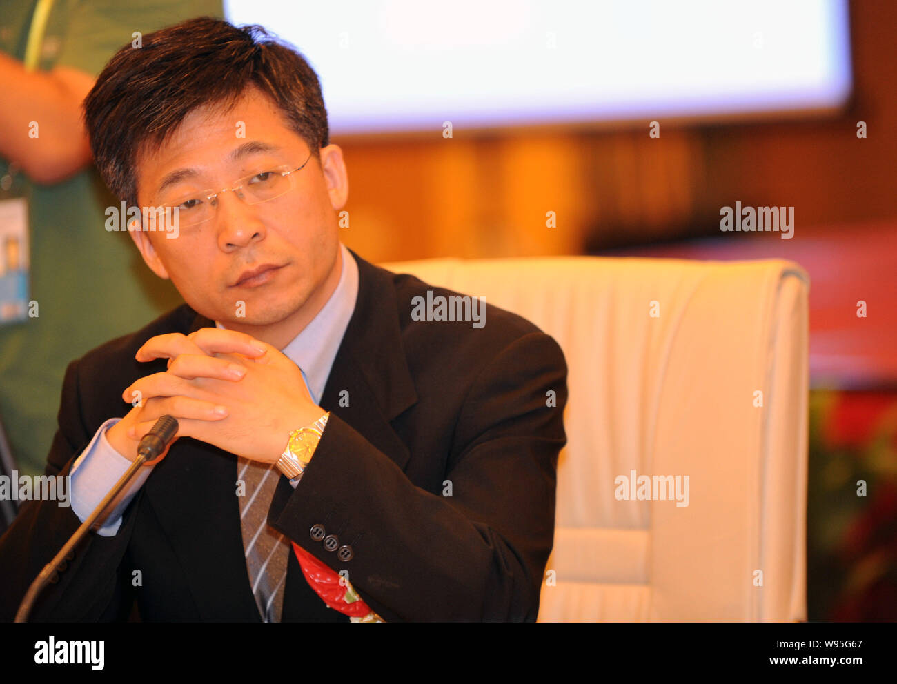 CCTV International Channel anchorman Yang Rui wird während einer ...