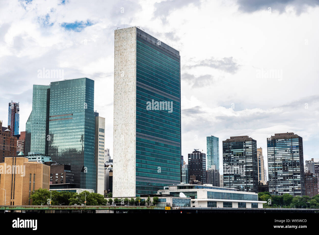 Hauptsitz Der Vereinten Nationen (un) Und Die Skyline Von Manhattan In 
