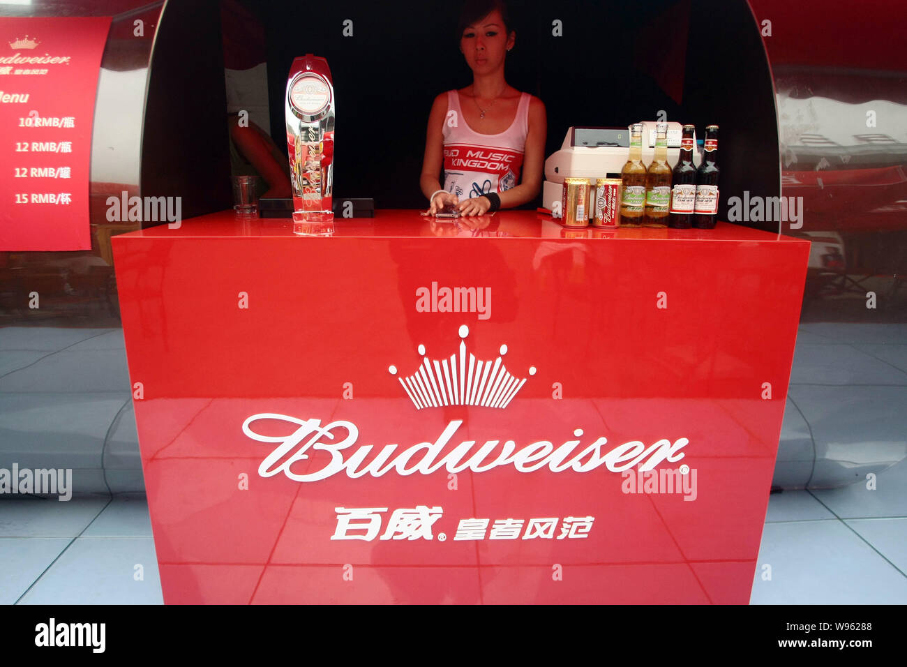 Budweiser stand -Fotos und -Bildmaterial in hoher Auflösung – Alamy