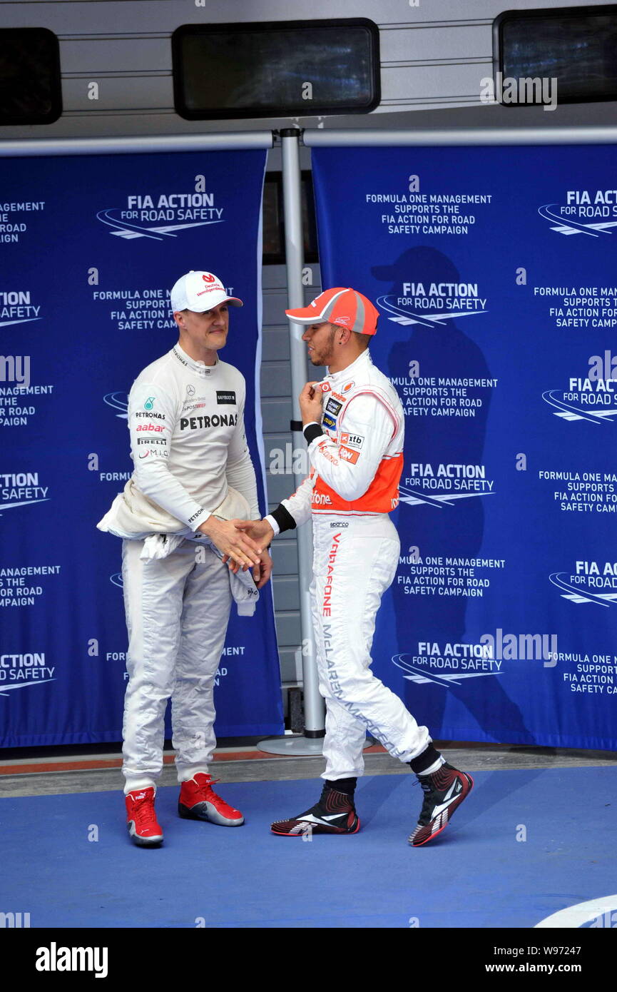 F1-Pilot Lewis Hamilton (R) des McLaren Teams und Deutschen F1-Fahrer ...