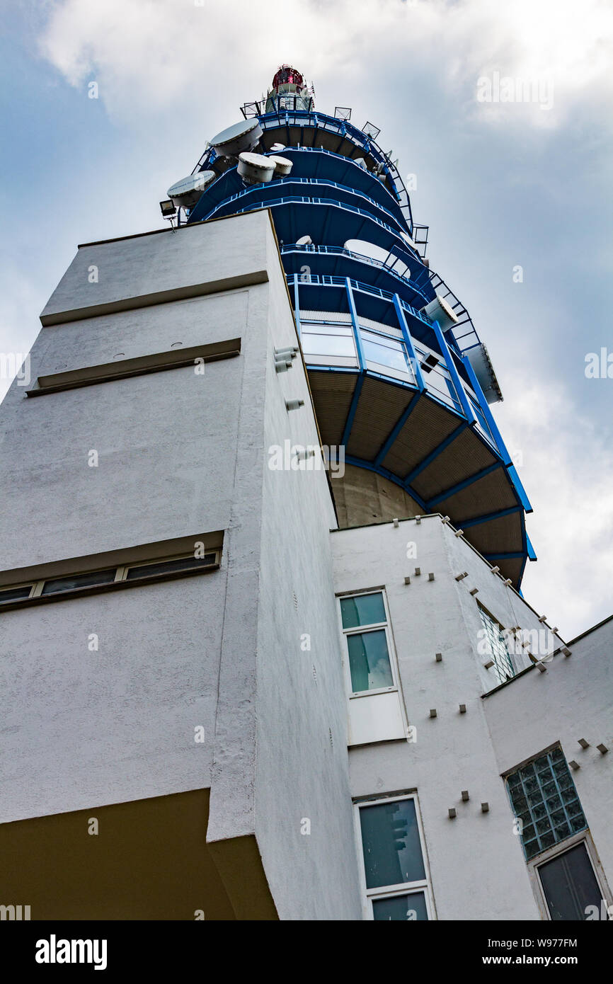 Beobachtung und Telecom Tower auf Kekesteto der höchste Berg Ungarns ...
