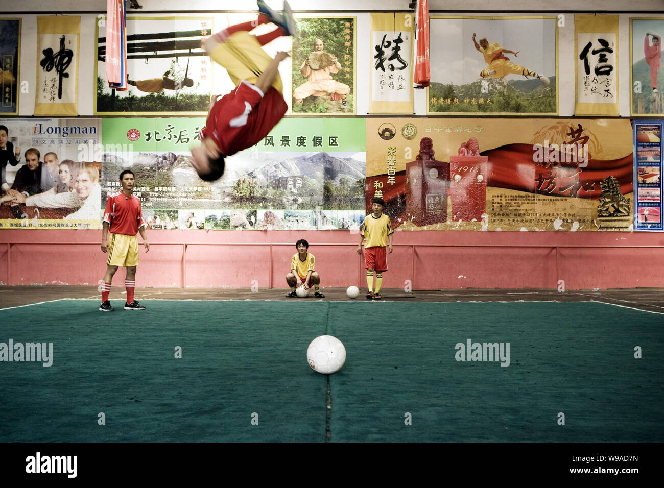 Kung fu football -Fotos und -Bildmaterial in hoher Auflösung – Alamy
