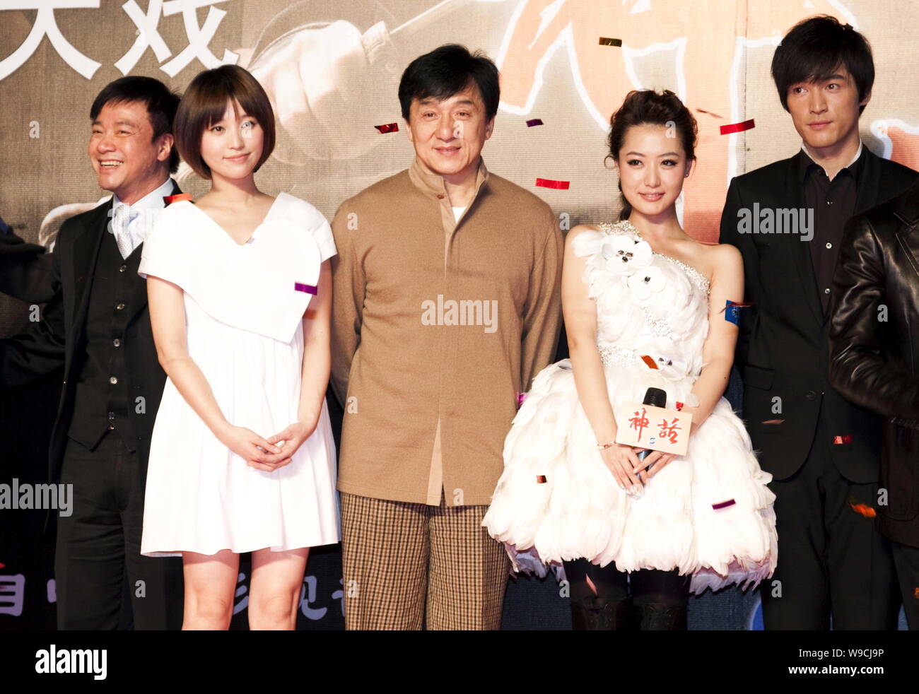 (Von links) Hong Kong Regisseur Stanley Tong, Chinesische Sänger Jin ...