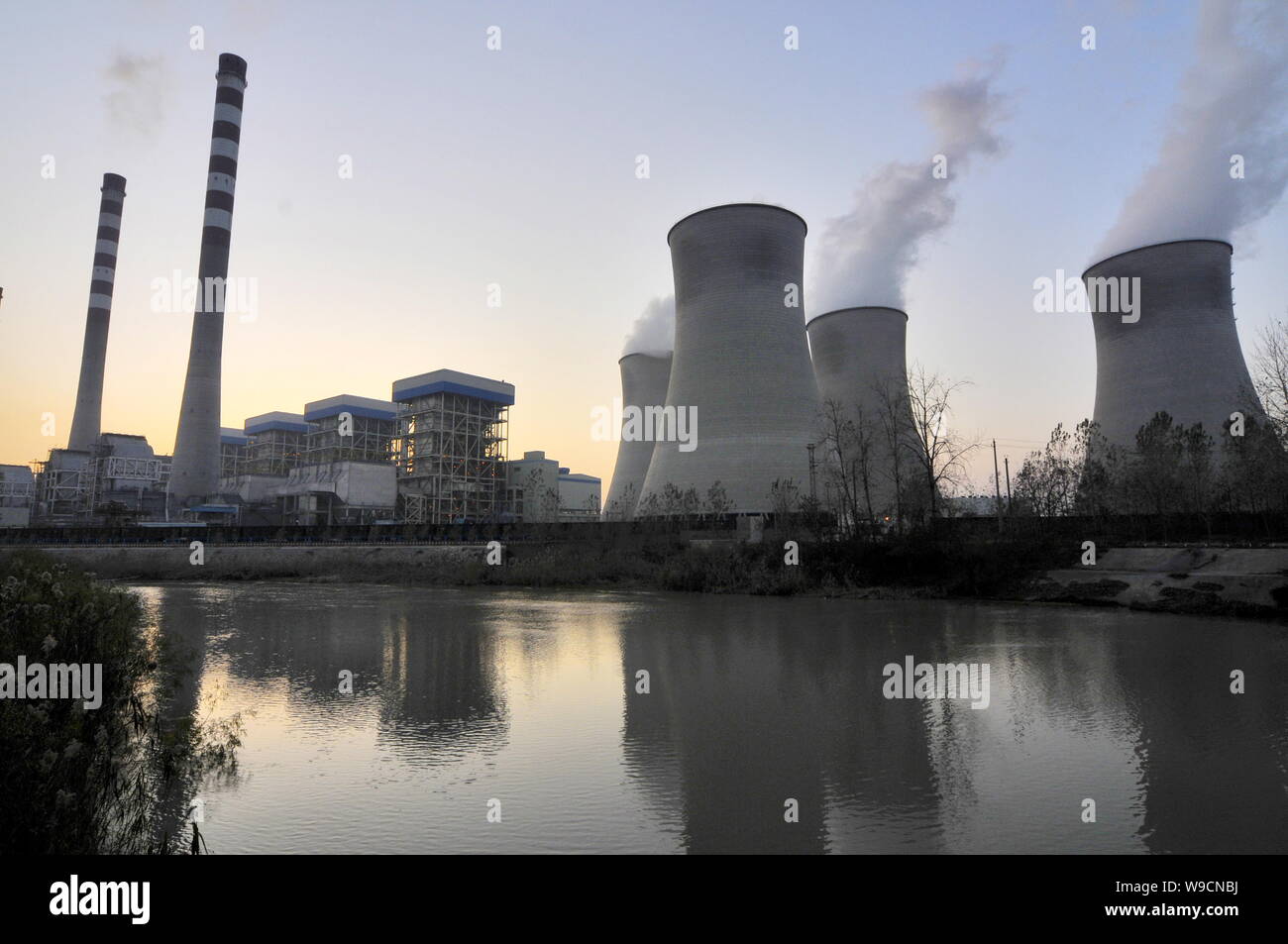 Dampf aus schornsteinen Stockfotos und -bilder Kaufen - Alamy