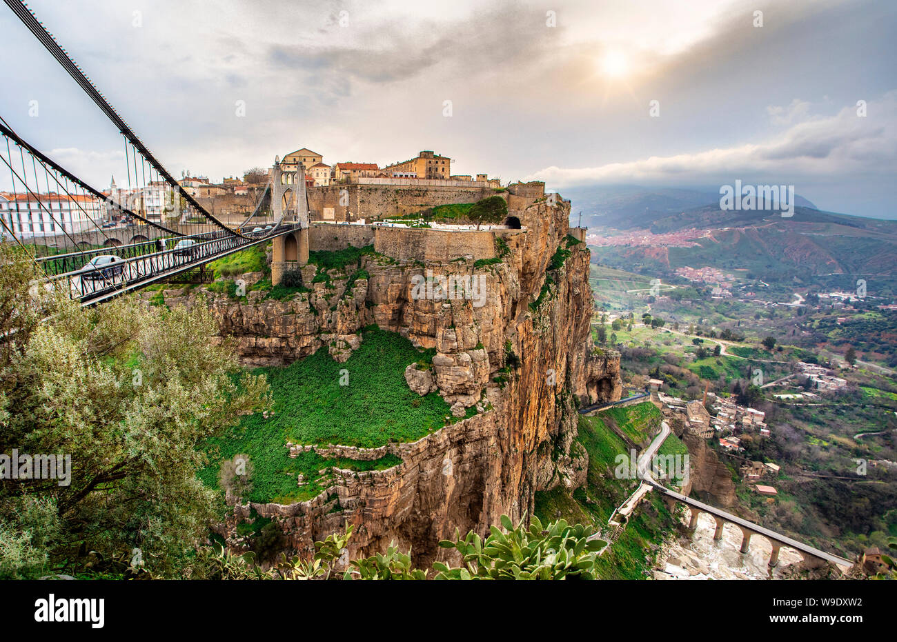 Constantine city bridge algeria -Fotos und -Bildmaterial in hoher ...