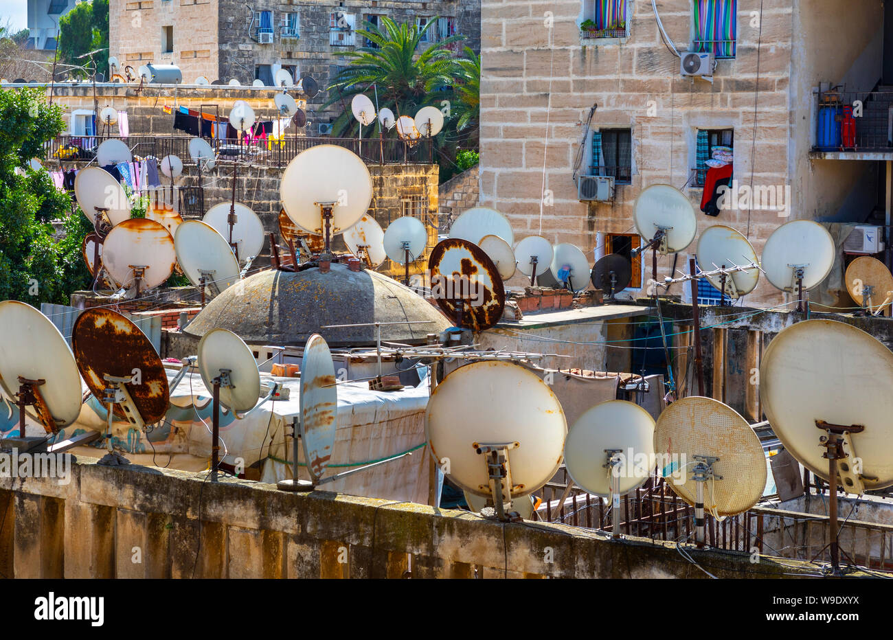Tetto parabolico -Fotos und -Bildmaterial in hoher Auflösung – Alamy