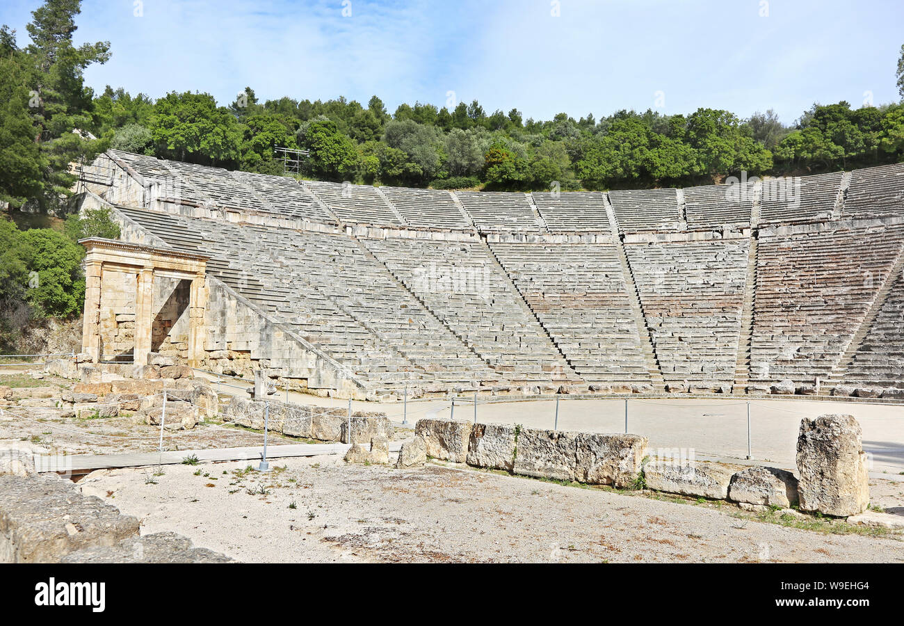 Altes theater von epidaurus -Fotos und -Bildmaterial in hoher Auflösung ...