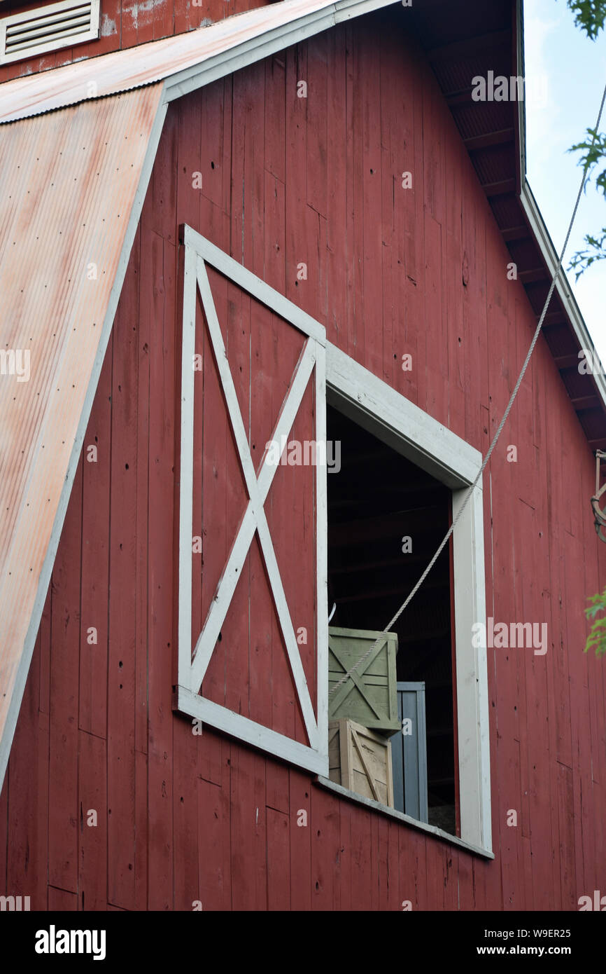 Heuboden fenster -Fotos und -Bildmaterial in hoher Auflösung – Alamy