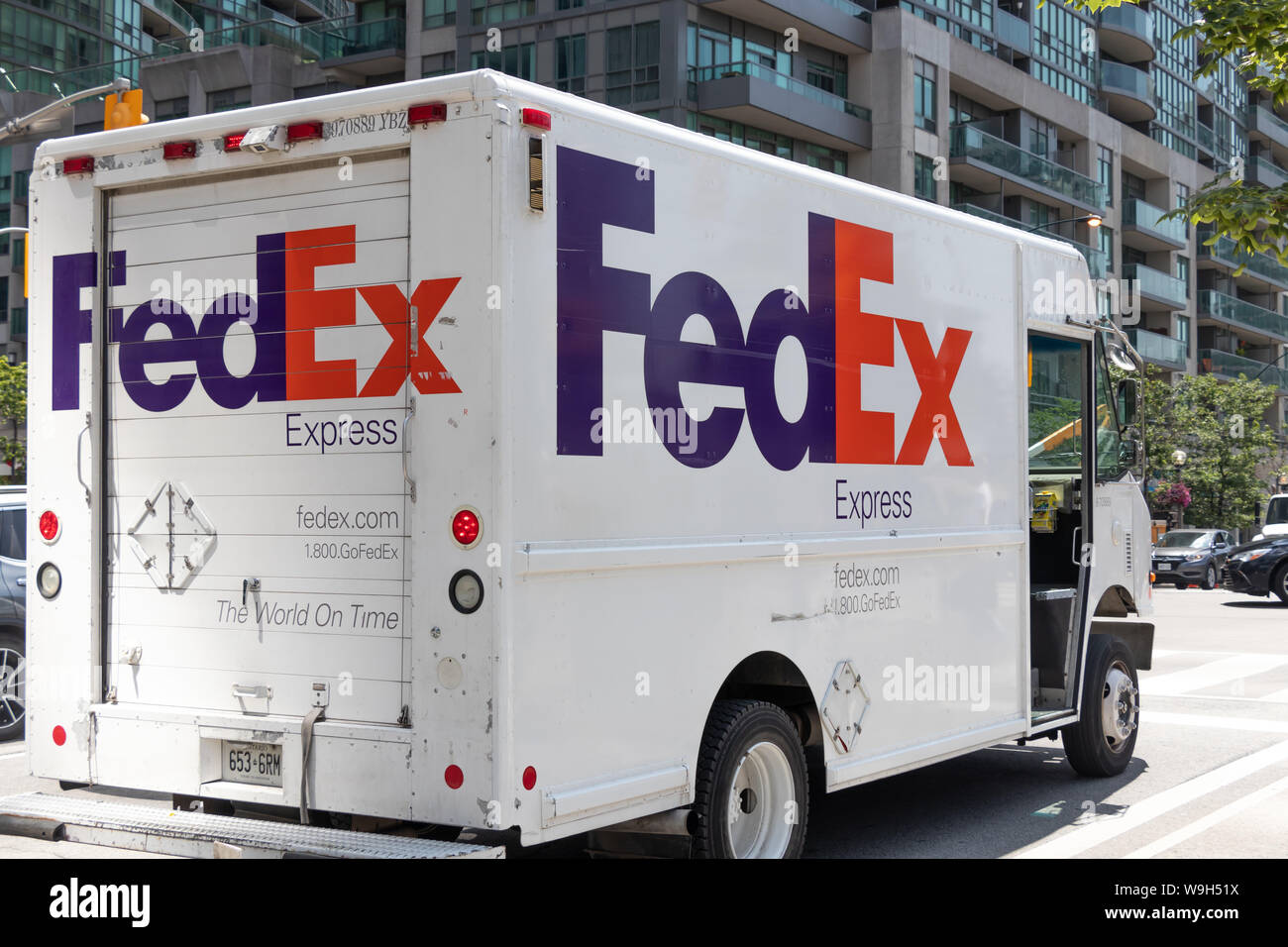 Federal express lieferwagen -Fotos und -Bildmaterial in hoher Auflösung ...