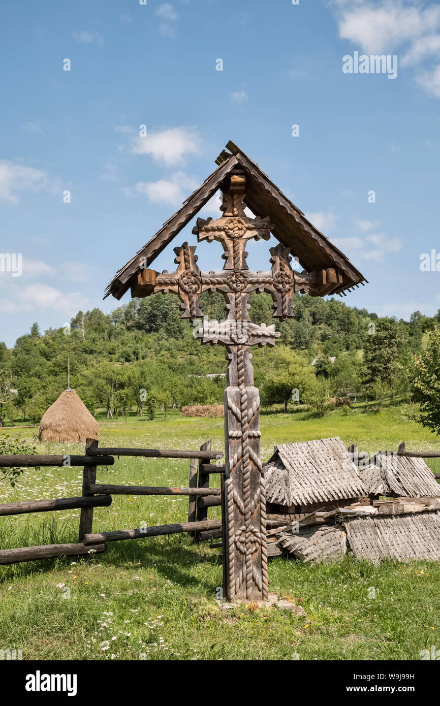 Kreuz kreuz am holz -Fotos und -Bildmaterial in hoher Auflösung – Alamy