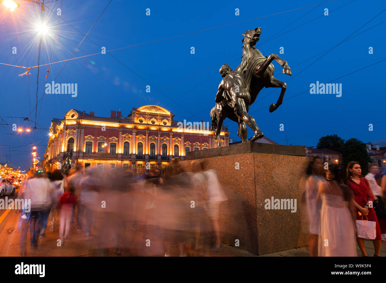 "Das Pferd Dompteure" auf der Anitschkow-brücke während der weißen ...