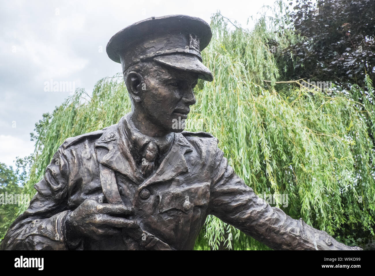 Wilfred owen statue -Fotos und -Bildmaterial in hoher Auflösung – Alamy