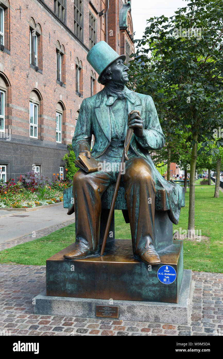 Andersen statue -Fotos und -Bildmaterial in hoher Auflösung – Alamy