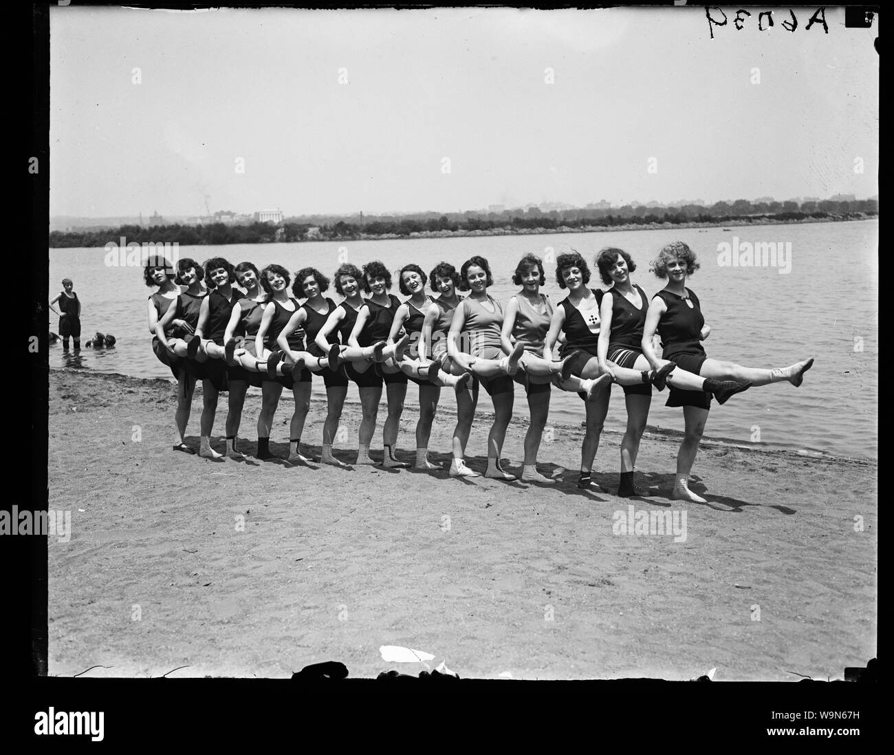 Tanz am strand Schwarzweiß-Stockfotos und -bilder - Alamy