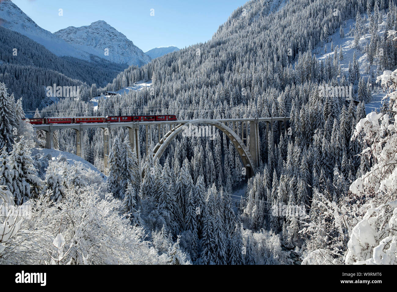 Langwies viadukt -Fotos und -Bildmaterial in hoher Auflösung – Alamy