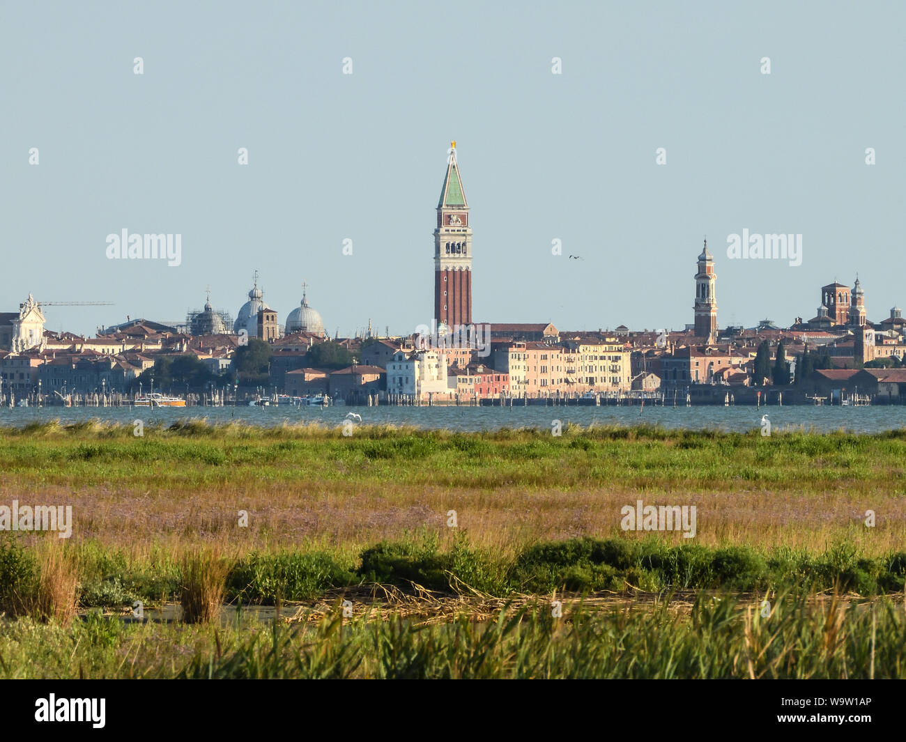 Blick auf San Marco Glockenturm von Campalto die Lagune von Venedig ...