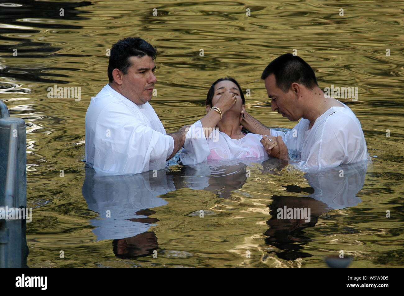 Ritus der taufe -Fotos und -Bildmaterial in hoher Auflösung – Alamy