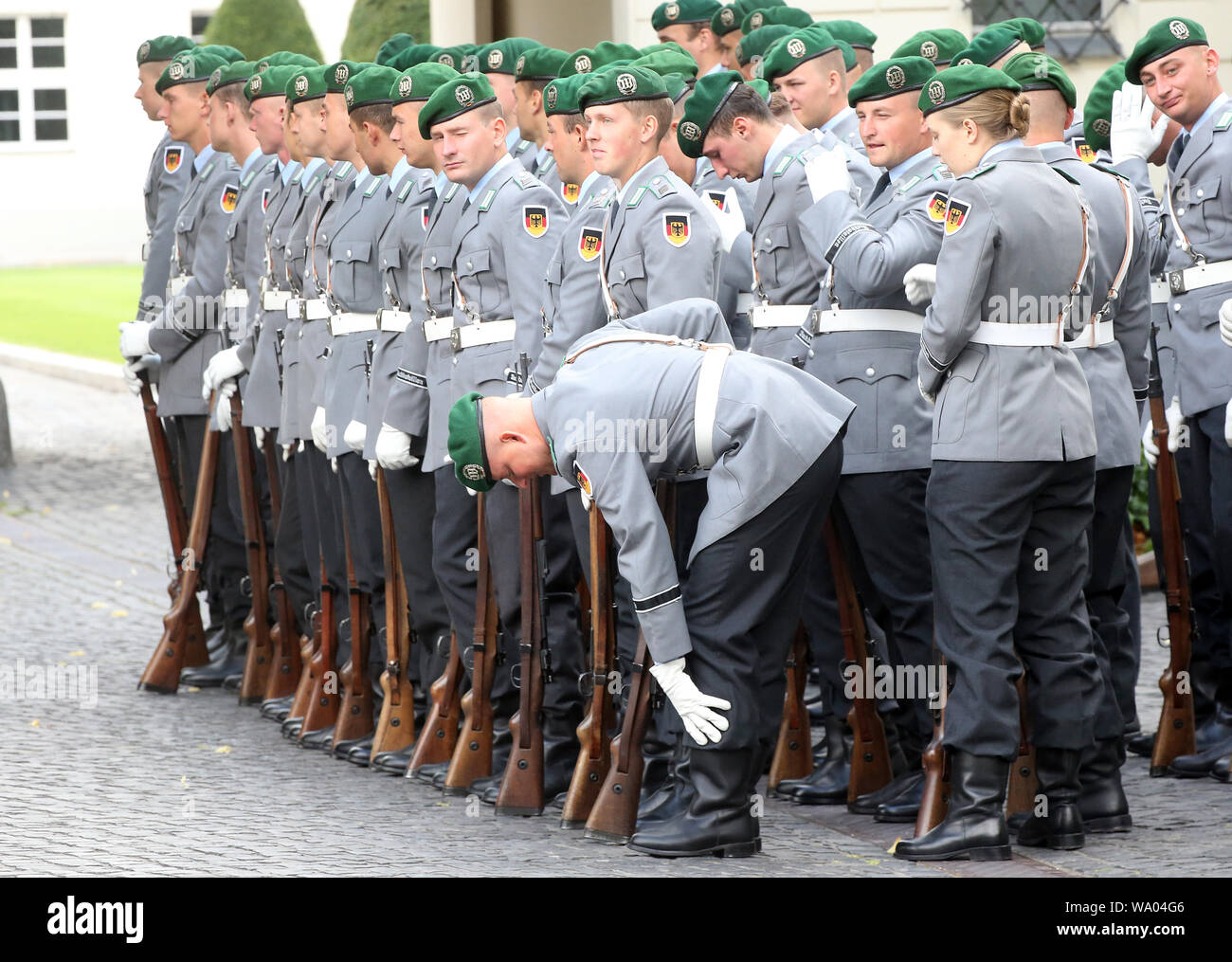 Soldiers guard battalion in berlin -Fotos und -Bildmaterial in hoher ...