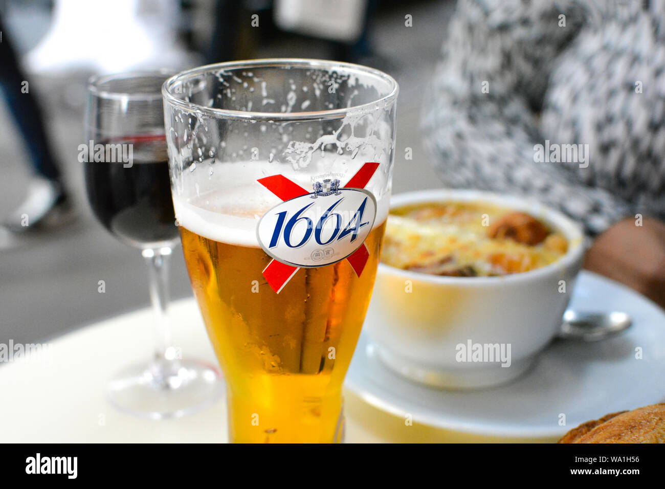 Kronenbourg 1664 Bier Stockfotos und -bilder Kaufen - Alamy