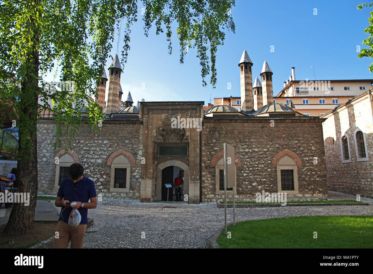 Sarajevo/Bosina und Herzegowina - 27 Apr 2018: Die Moschee in der Stadt ...