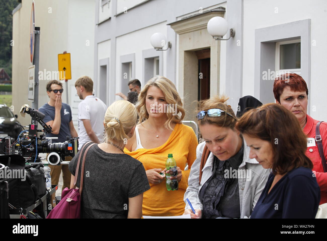Eva-Maria Grein von Friedl am Set des Fernsehfilms 'Der Ranger ...