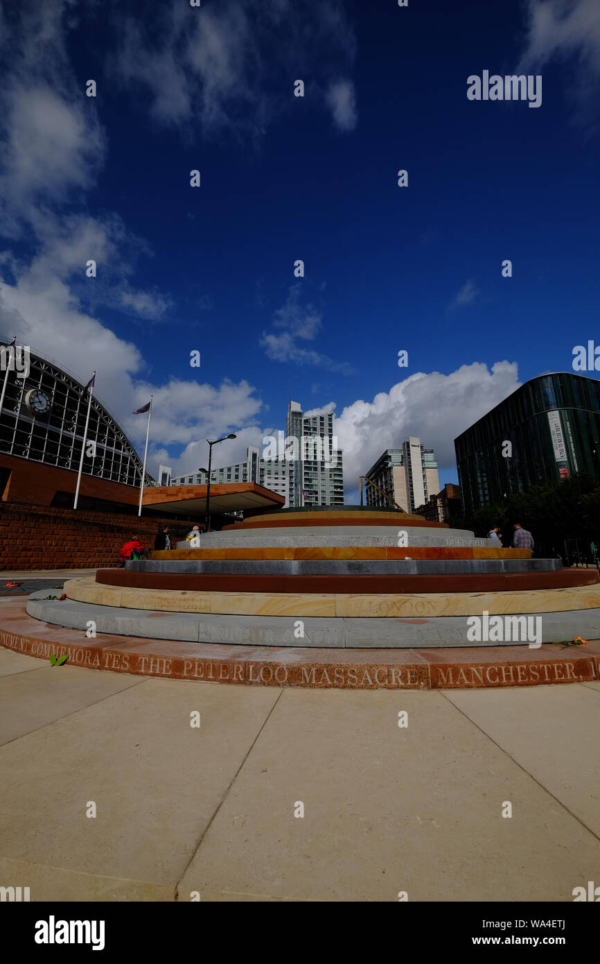 Peterloo monument manchester im sommer -Fotos und -Bildmaterial in ...