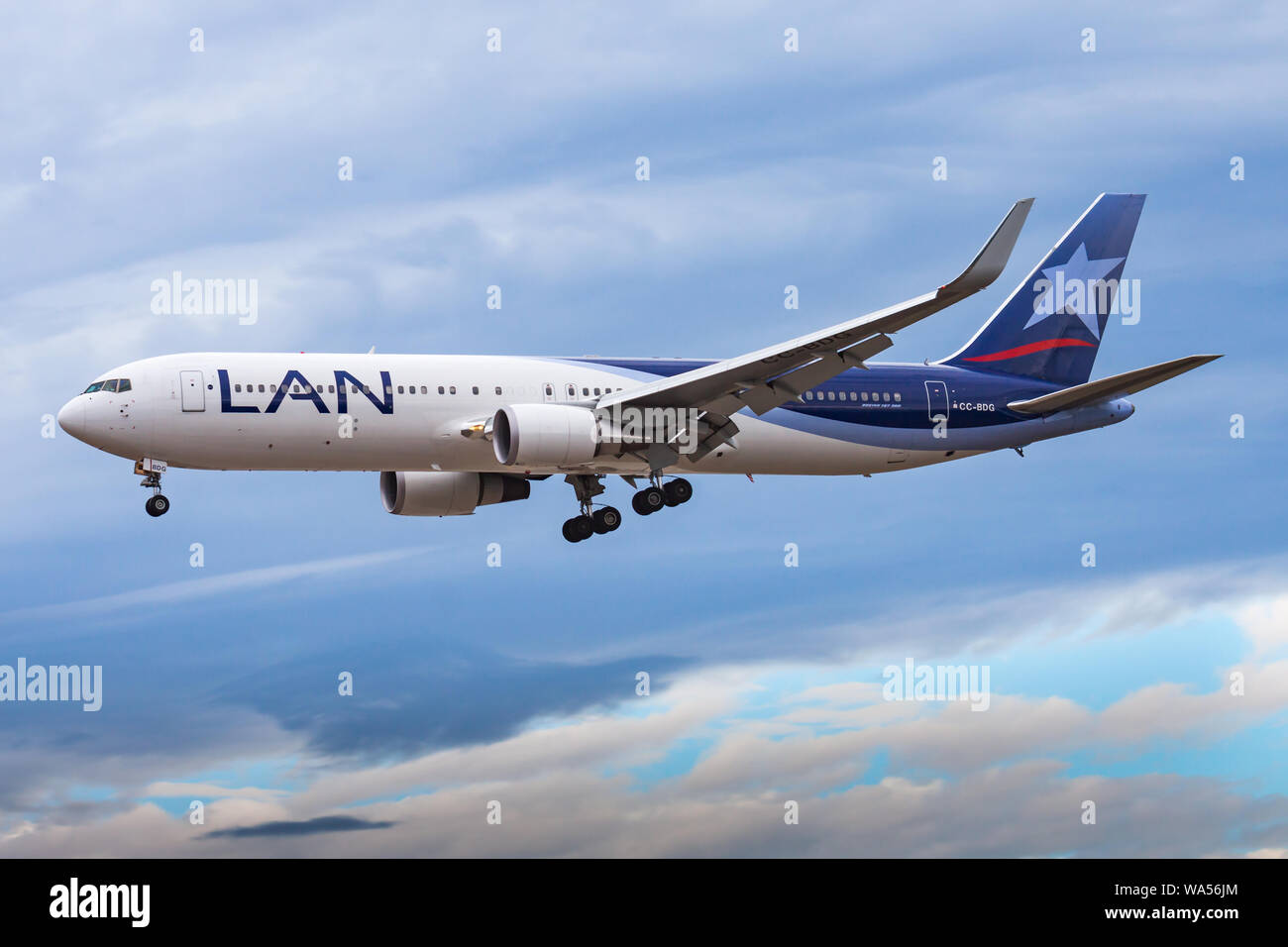 Chilenisches flugzeug von latam airlines -Fotos und -Bildmaterial in ...