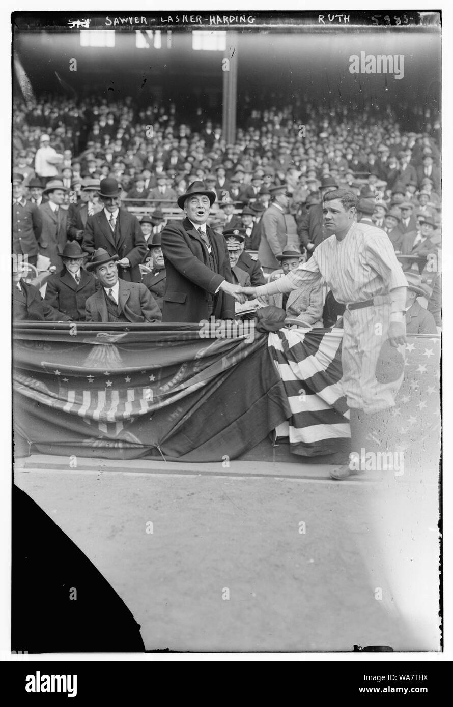 Babe Ruth Händeschütteln mit Pres Warren Harding, im Yankee Stadium 4 ...