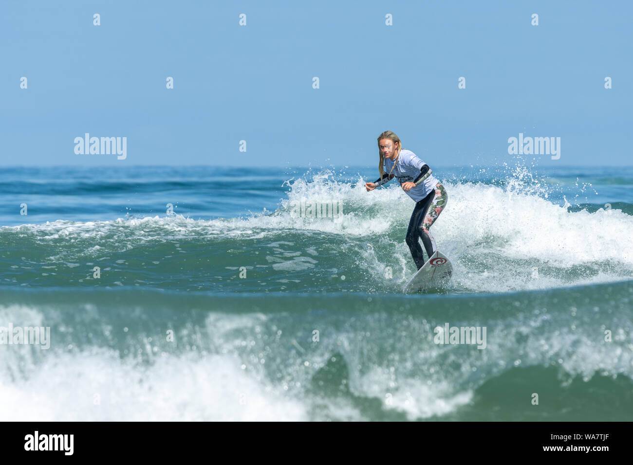 LACANAU PRO, Frankreich - 08-17-2019: Britische surfer Ellie Turner in ...