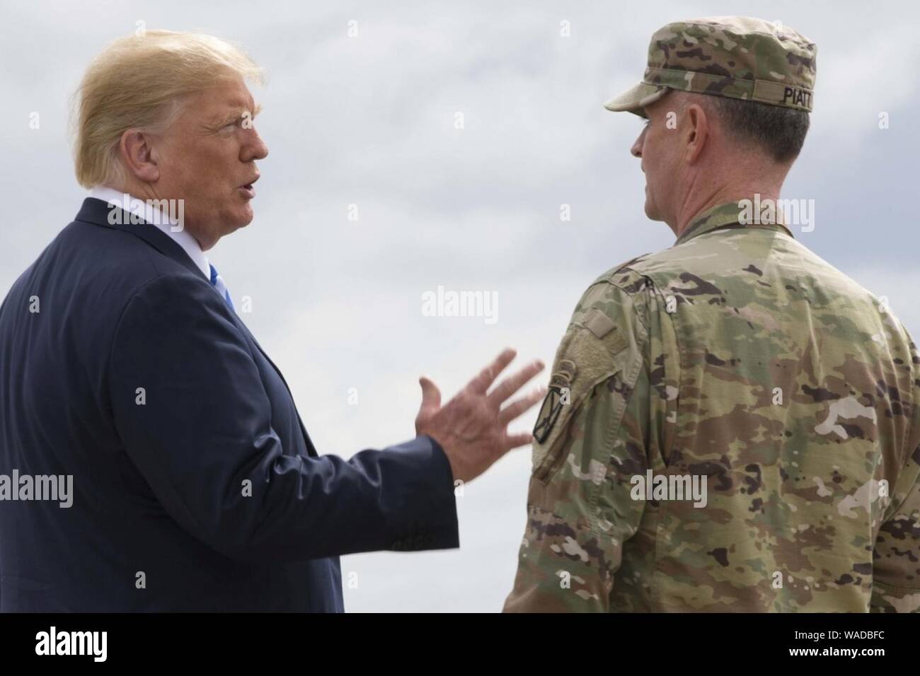 Trump bei fort drum -Fotos und -Bildmaterial in hoher Auflösung – Alamy