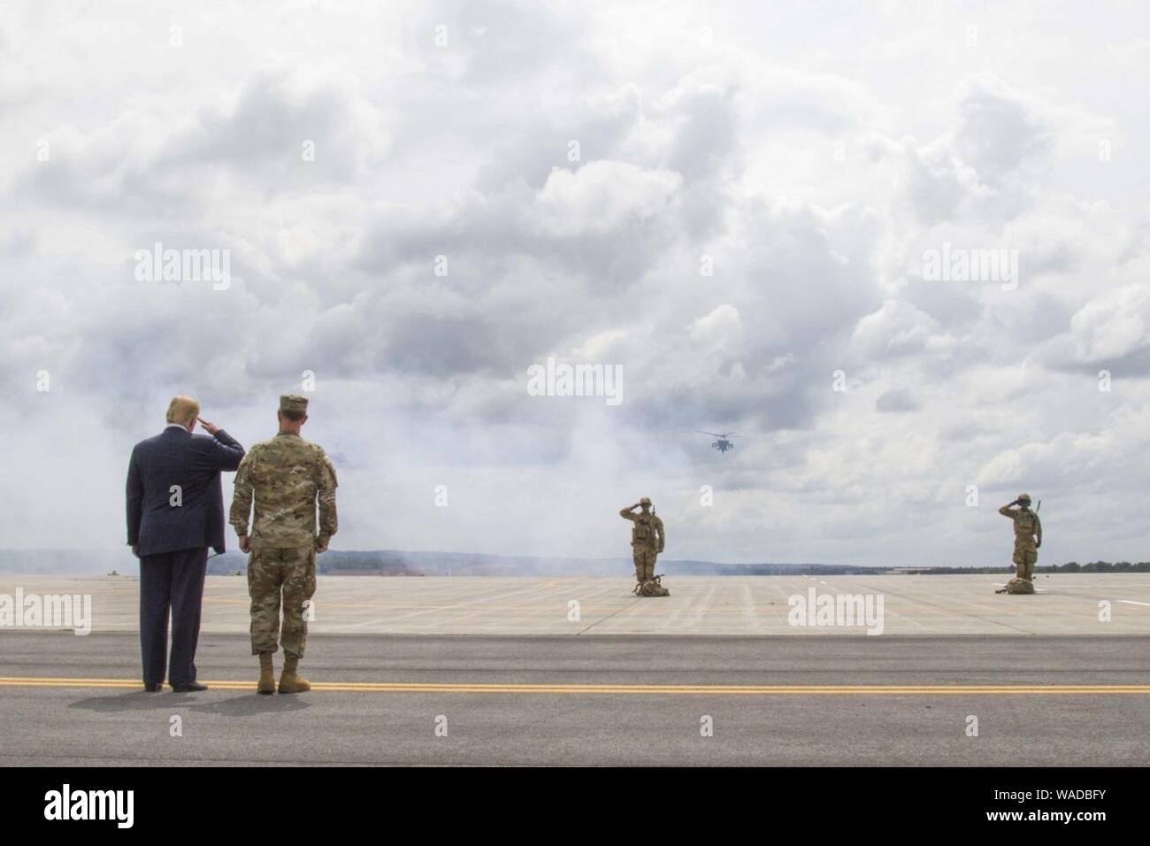 Trump bei fort drum -Fotos und -Bildmaterial in hoher Auflösung – Alamy