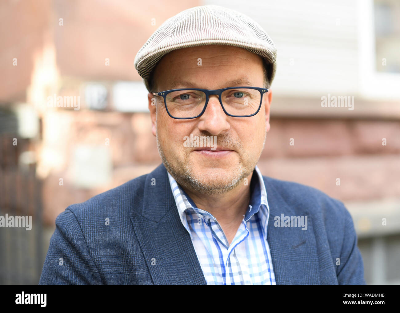 14. August 2019, Hessen, Frankfurt/Main: Der Autor, der nennt sich Jakob Stein, steht vor Karl ...