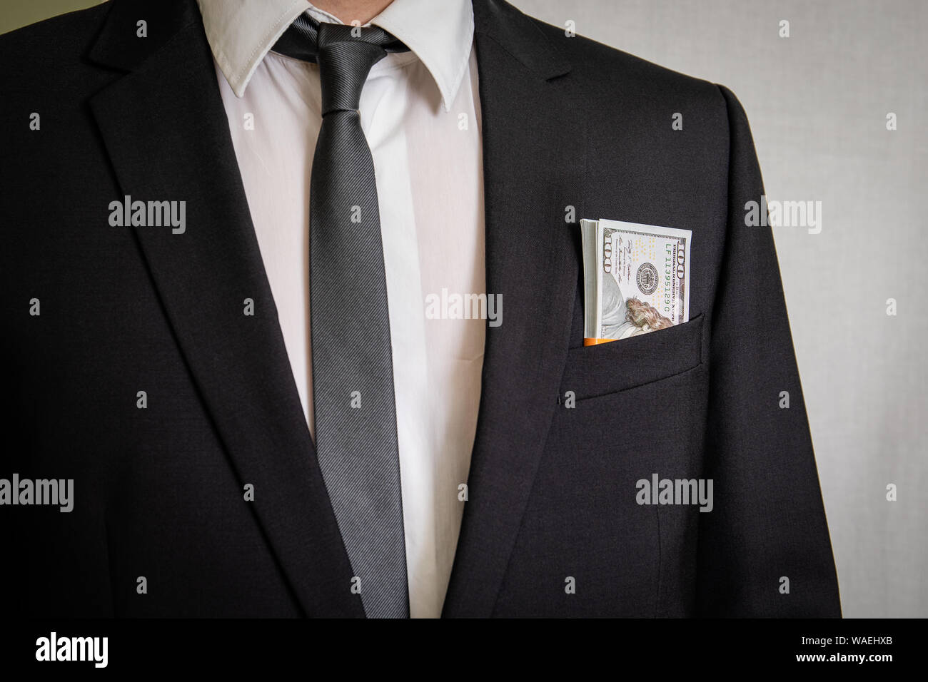 Mann Im Anzug Stockfotos und -bilder Kaufen - Alamy