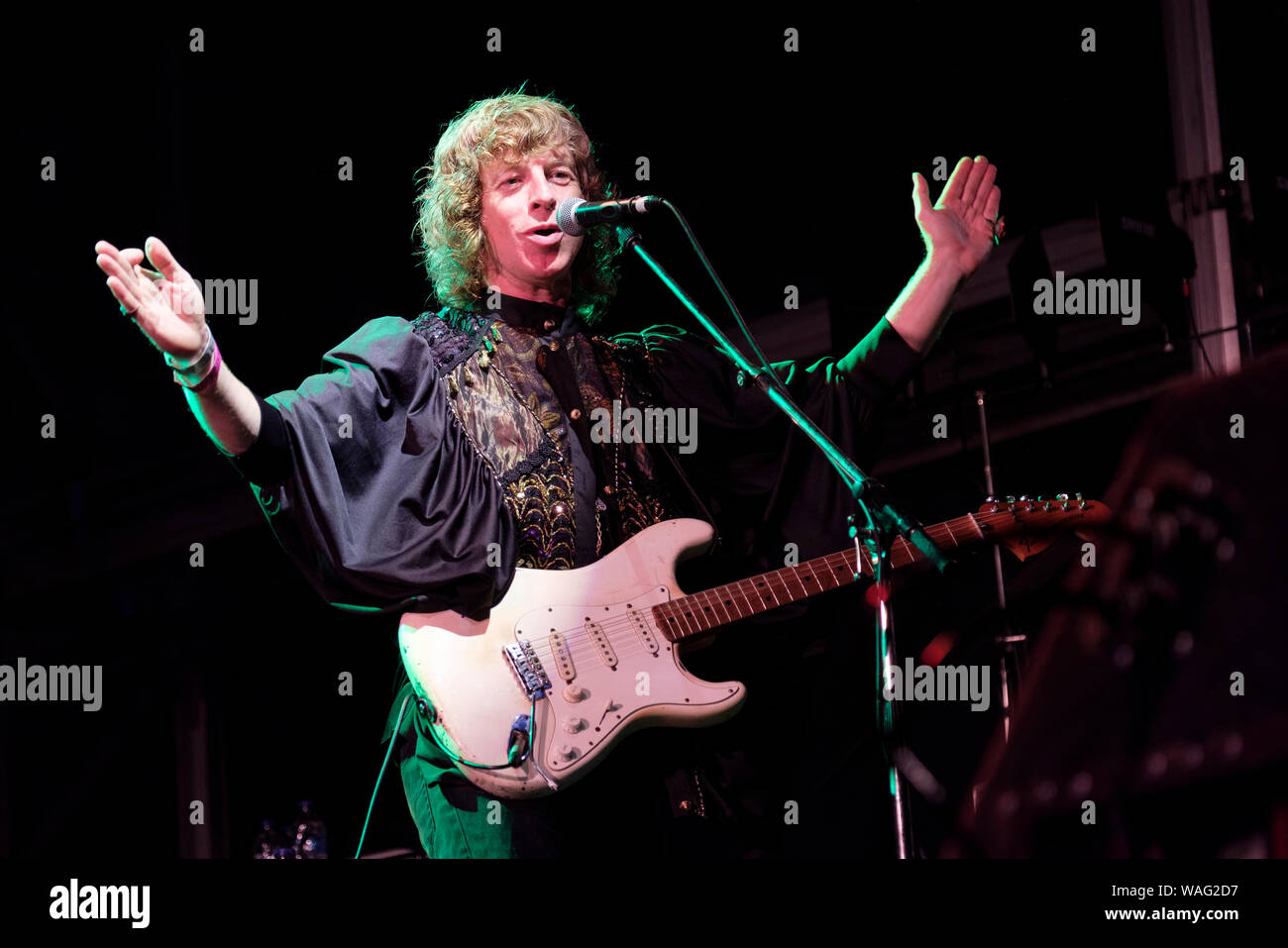 Simon bartholomew musiker -Fotos und -Bildmaterial in hoher Auflösung ...