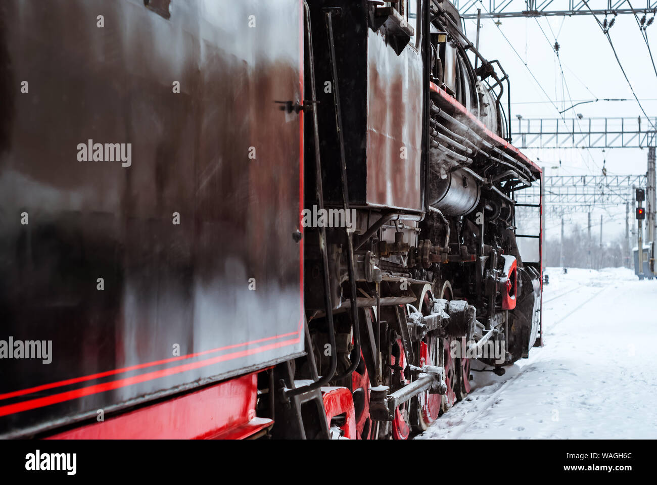 Dampflok kommt an der Eisenbahnknotenpunkt im Winter Stockfotografie ...