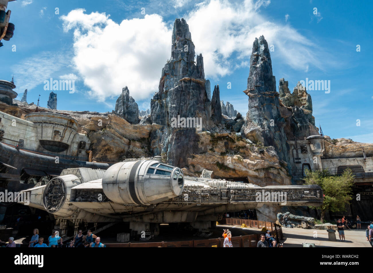 Orlando, FL/USA -8/20/19: Millennium Falcon Smugglers Run ride Eingang ...