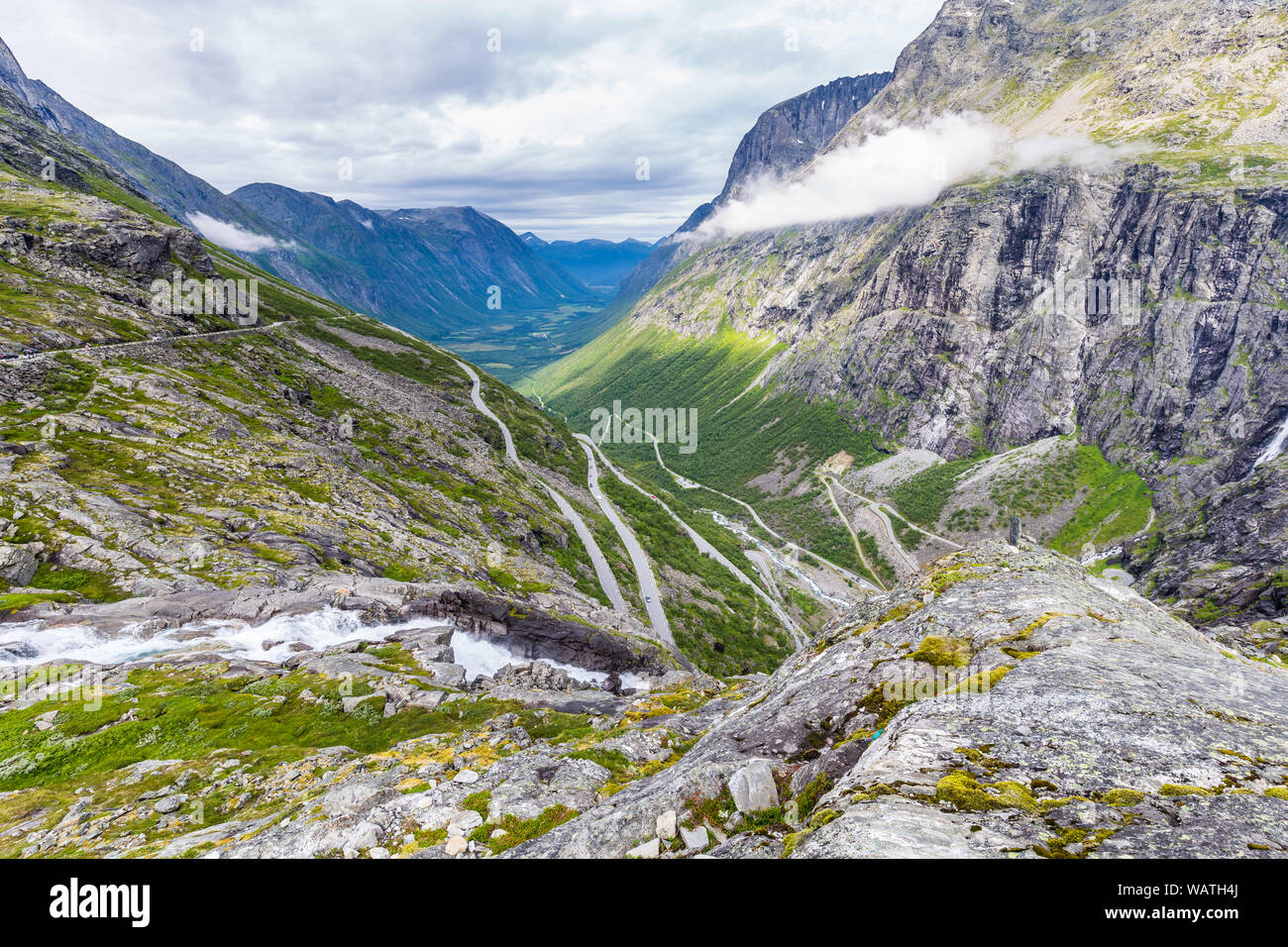 Route geiranger trollstigen -Fotos und -Bildmaterial in hoher Auflösung ...