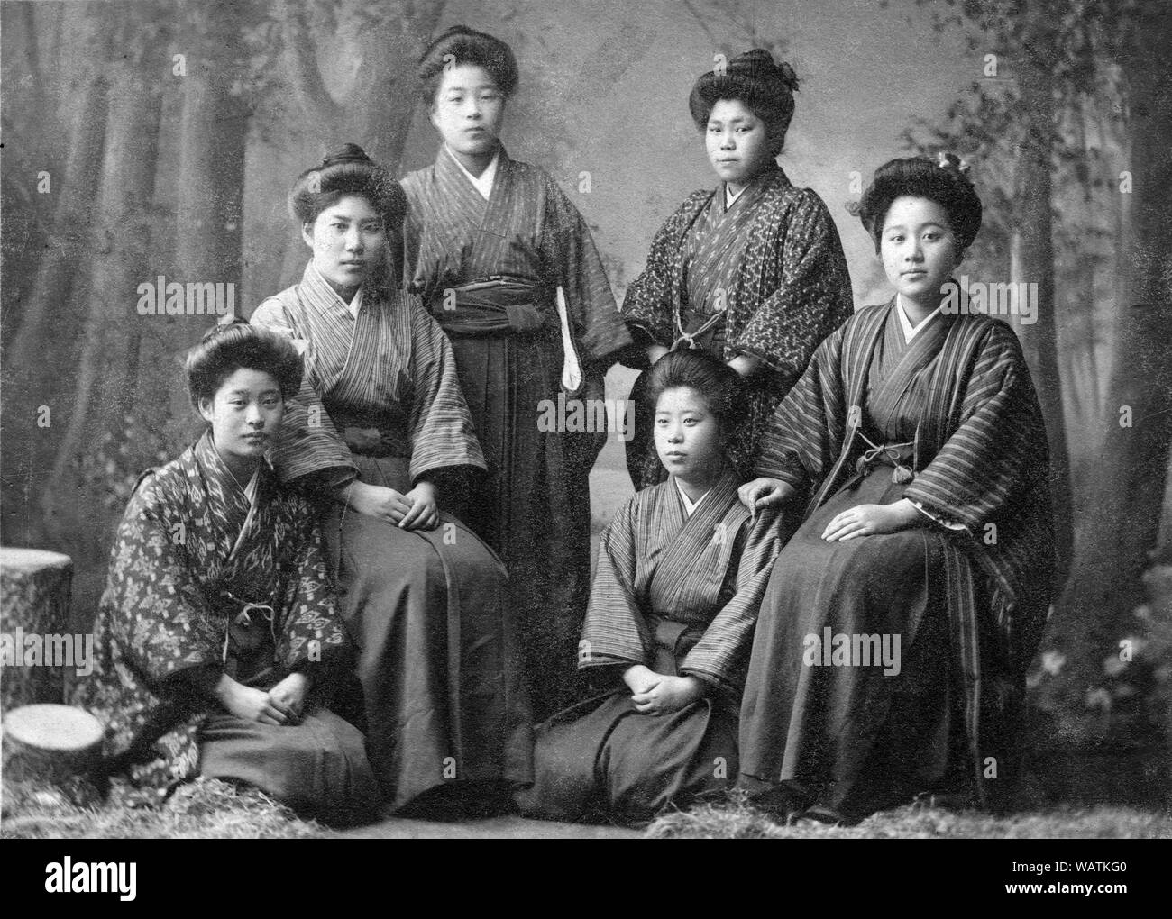 [1900s Japan - Japanische Frauen im Kimono] - junge japanische Frauen ...