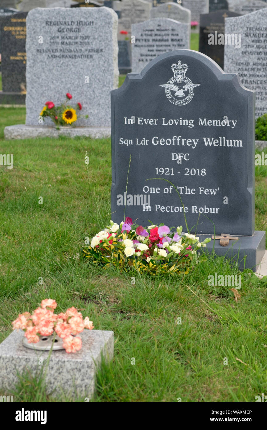 Squadron leader geoffrey wellum dfc -Fotos und -Bildmaterial in hoher ...