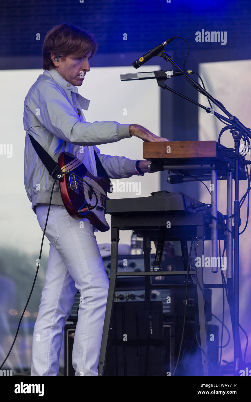 Französische Synth-pop band Air mit Gitarrist Nicolas Godin und ...