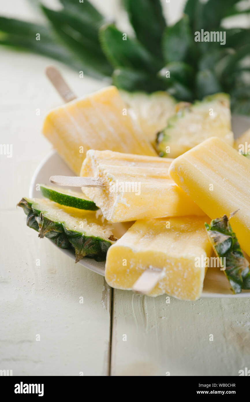 Wassereis am stiel -Fotos und -Bildmaterial in hoher Auflösung – Alamy