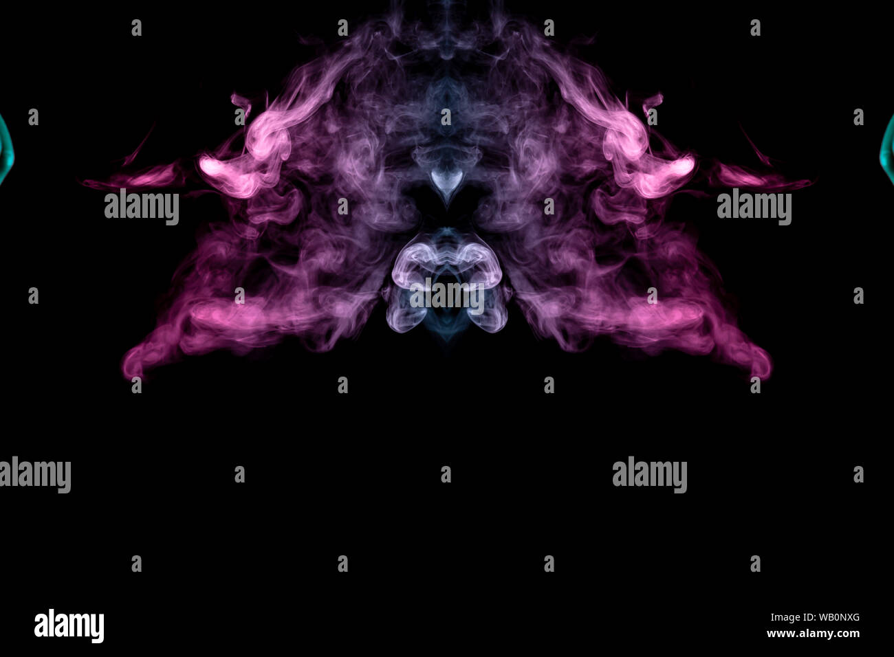 Rauch von verschiedenen Blau, rot und rosa Farben in Form von Horror in ...