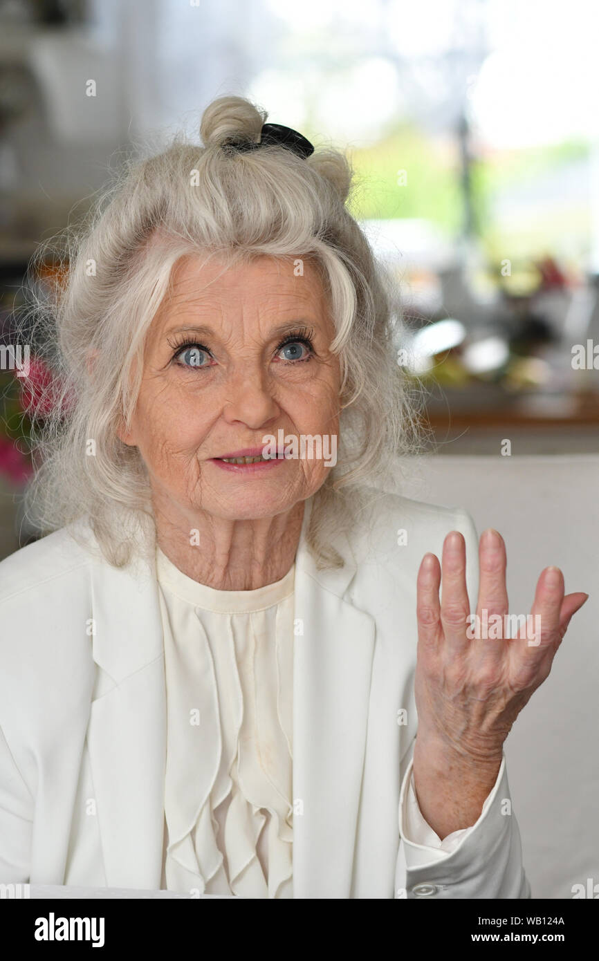 Fredersdorf, Deutschland. 11 Mär, 2019. "Home" mit der Schauspielerin ...