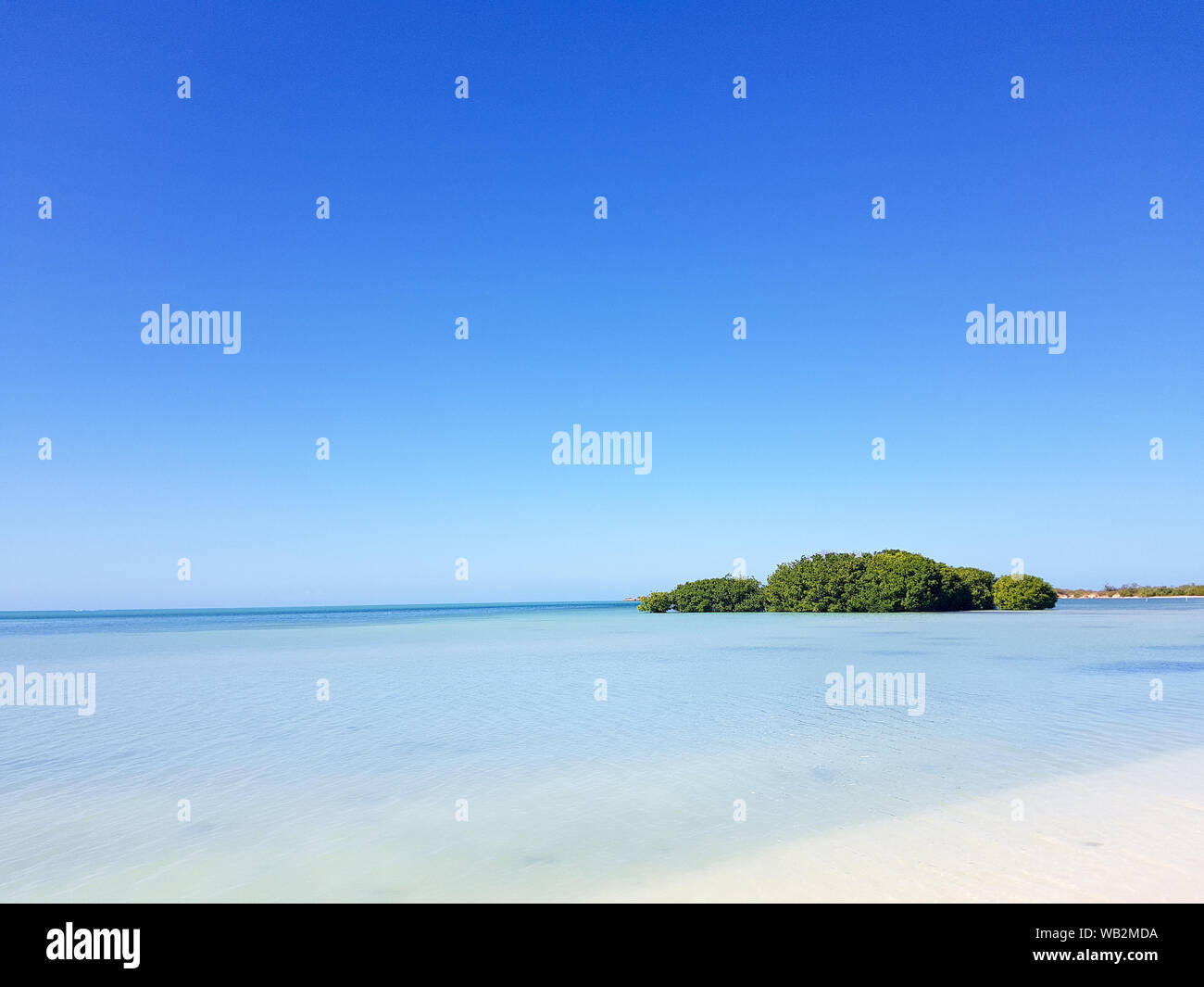 Schöne Sicht auf das türkisblaue Meer der Karibik. Einer der schönsten ...