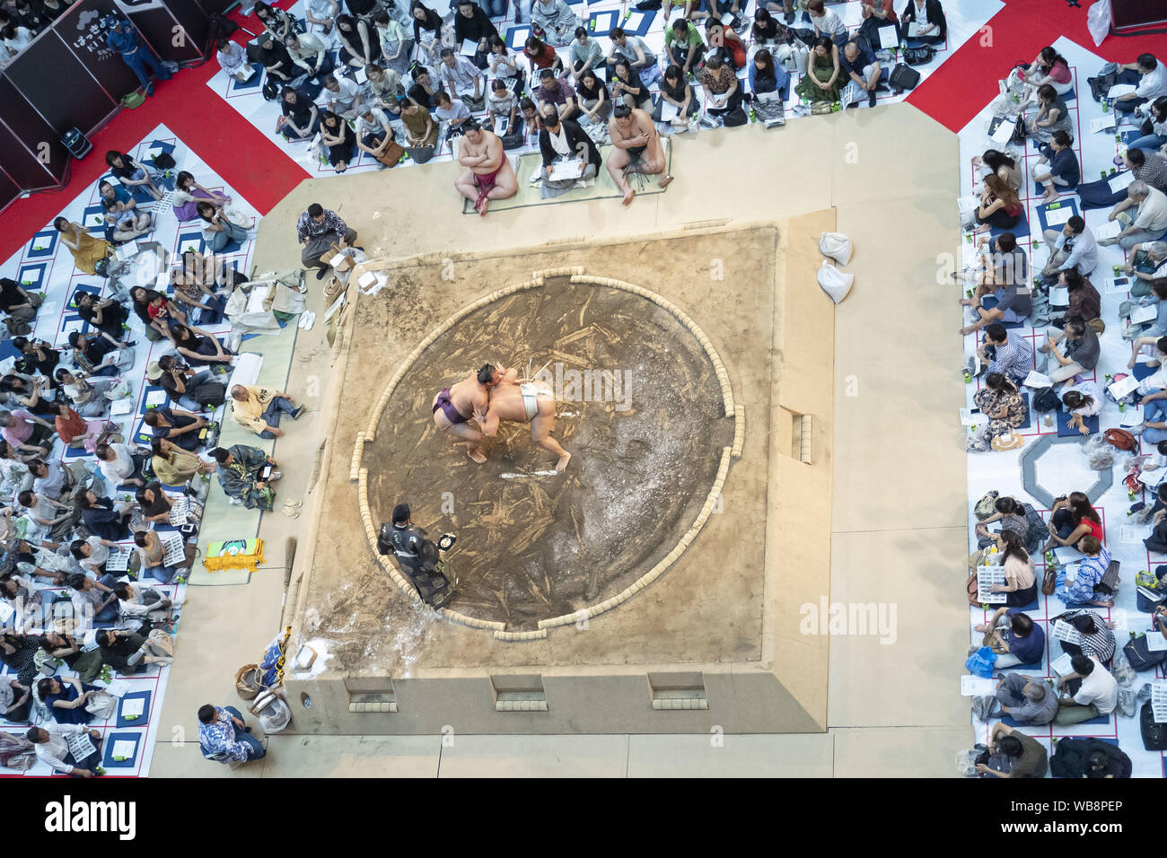 Tokio, Japan. 25 Aug, 2019. Sumo Ringer die Teilnahme an einem ...