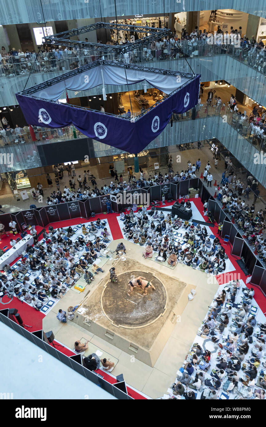 Tokio, Japan. 25 Aug, 2019. Sumo Ringer die Teilnahme an einem ...