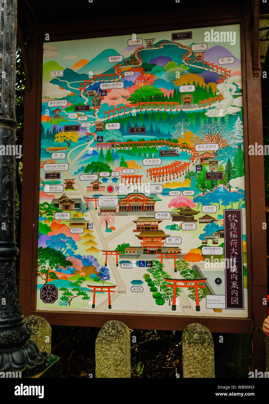 The map of the fushimi inari shrine -Fotos und -Bildmaterial in hoher ...