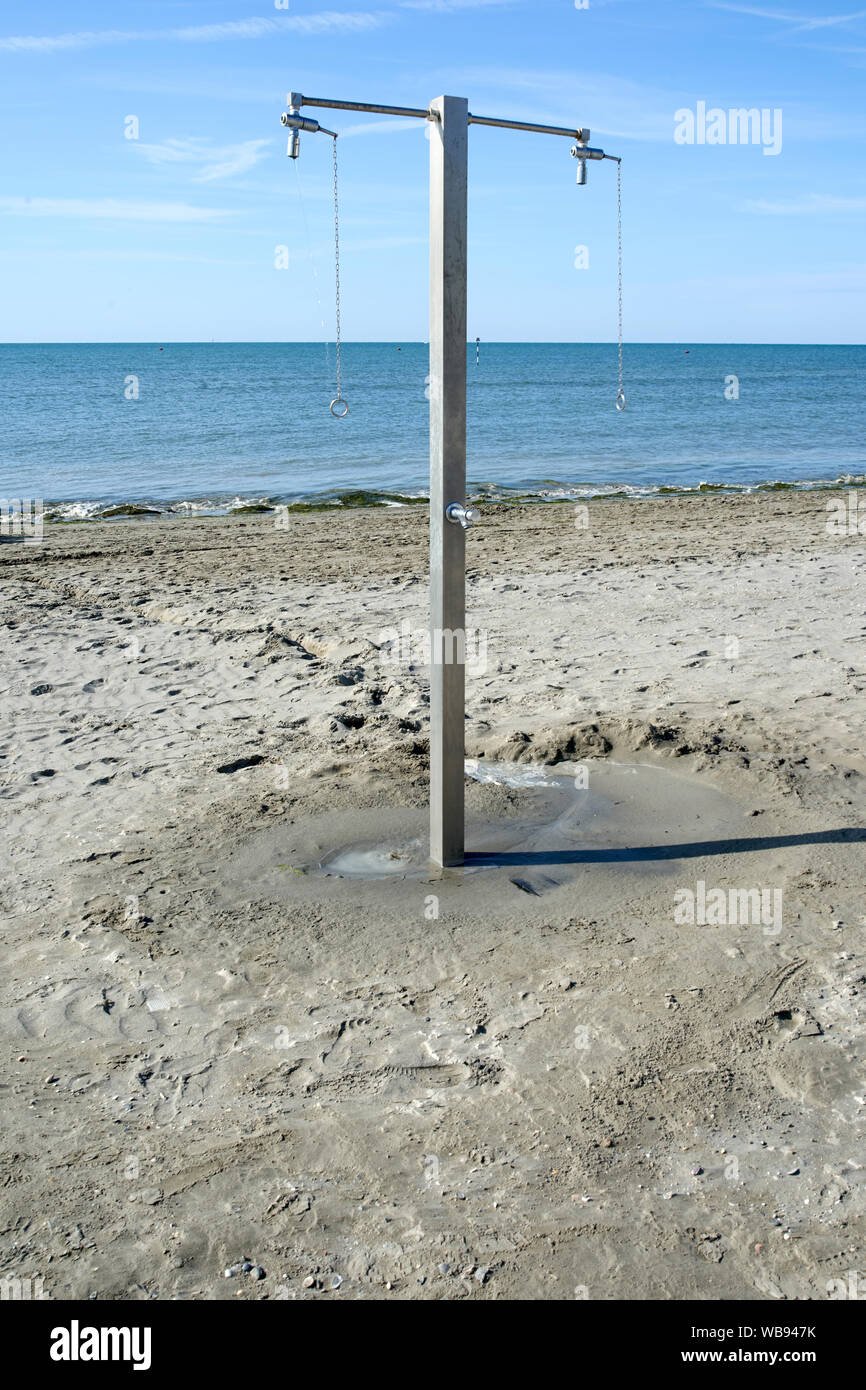 Dusche am strand -Fotos und -Bildmaterial in hoher Auflösung – Alamy