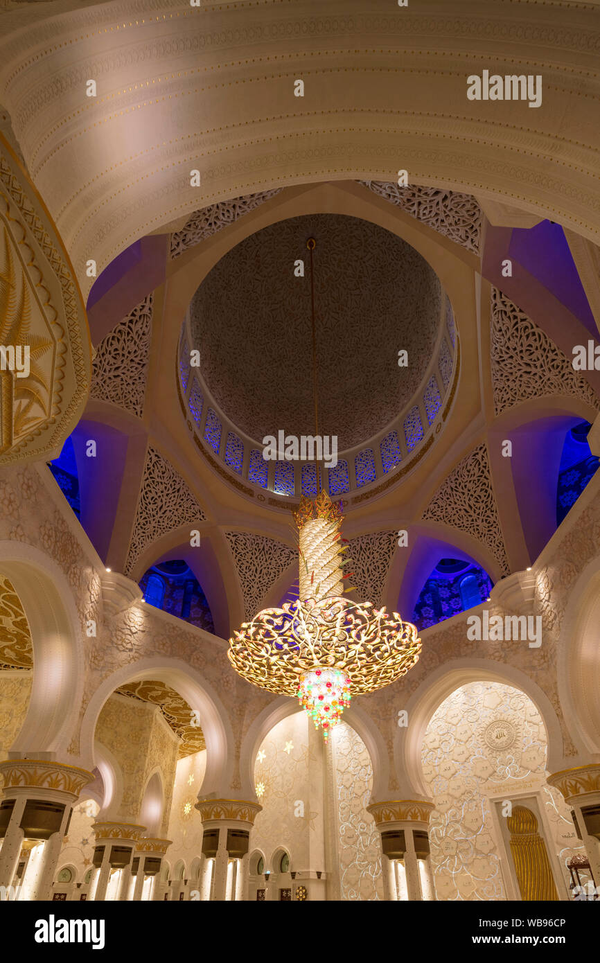 Innen shaikh zayed moschee abu dhabi -Fotos und -Bildmaterial in hoher ...